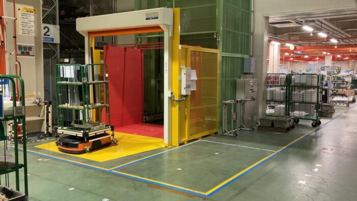 製品案内（ AGV、AMRの多層階運用ならトレーリフター） | 垂直搬送機・昇降機などのリフターで合理化を実現【鈴木製機株式会社】